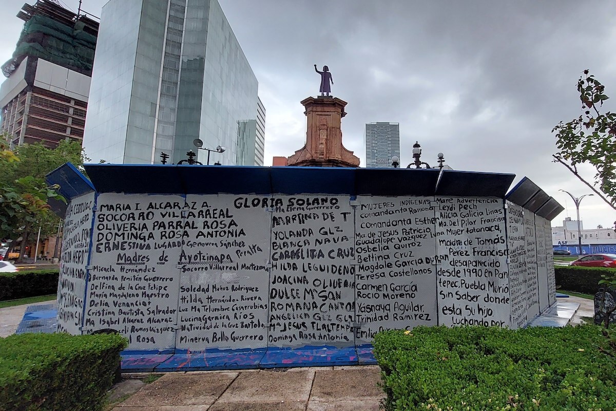 Antimonumenta feminista: colectivas rebautizan la Glorieta de Colón
